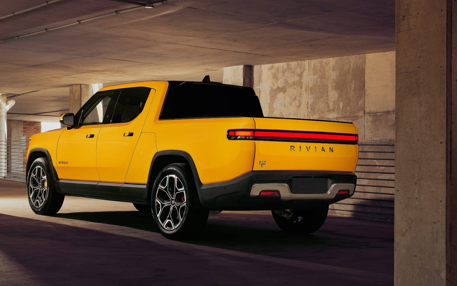 Rivian R1T Truck - Technical Specs, Range, Price - EV Search